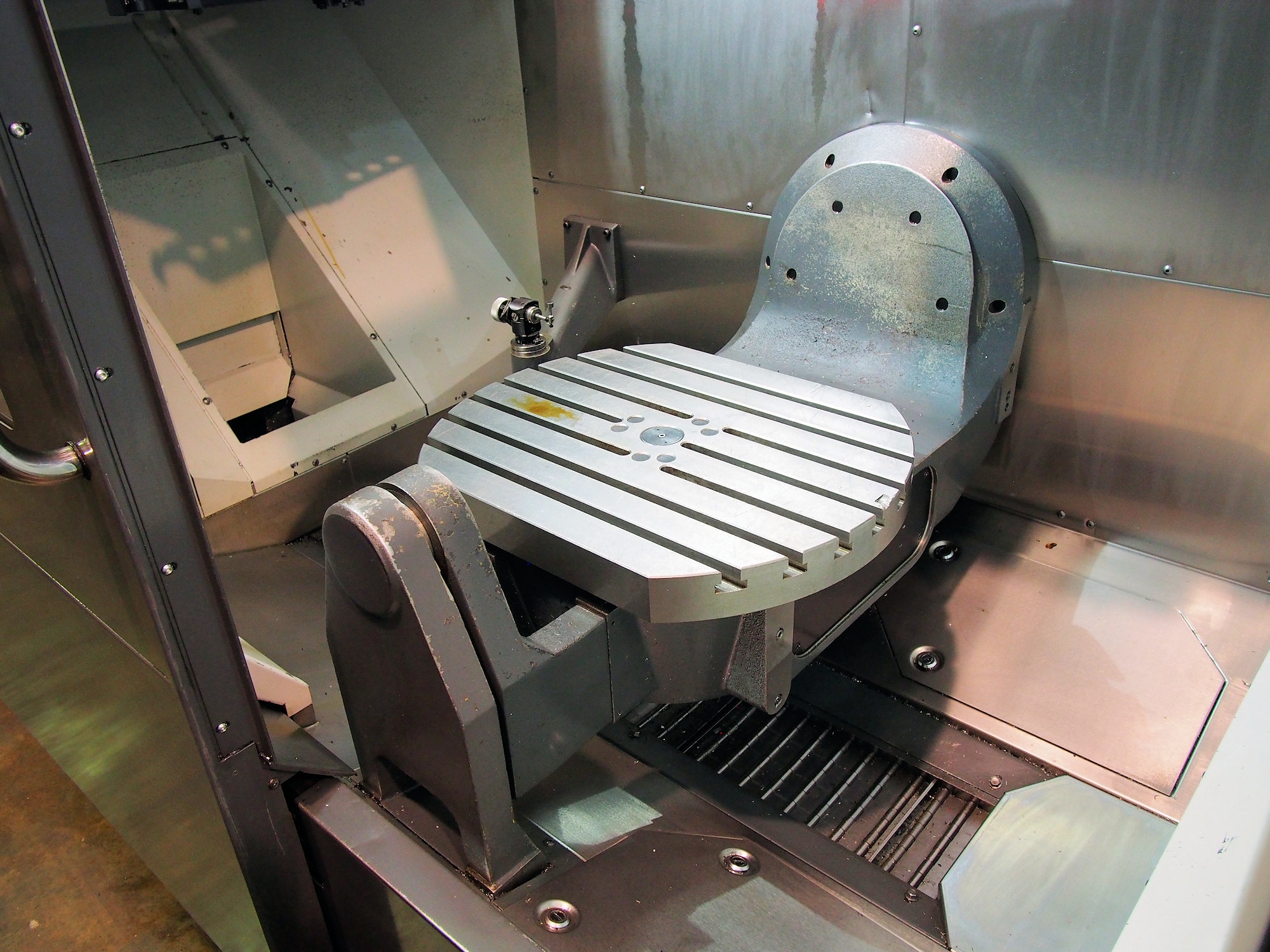 HAAS UMC-750 5 Axis Machining Centre (2015)