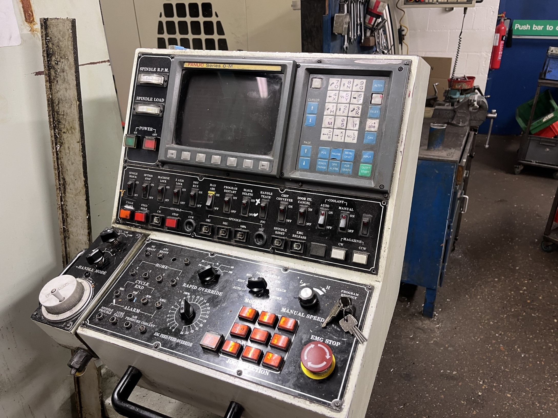 KMT MC500P Vertical Machining Centre